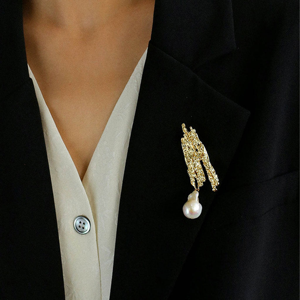 IT IS BAROQUE 18K Gold Plated Textured Lava Baroque Pearl Brooch – NSBUA
